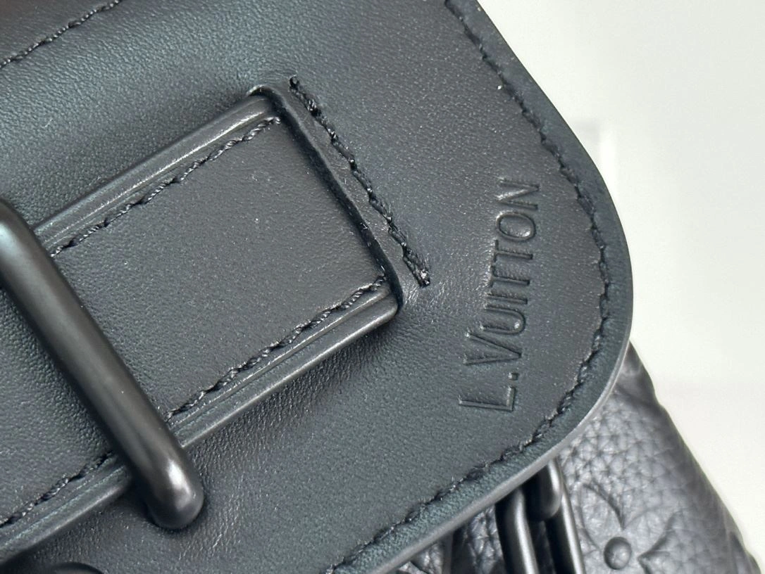 Exact replica Mens Louis Vuitton Satchel Bags