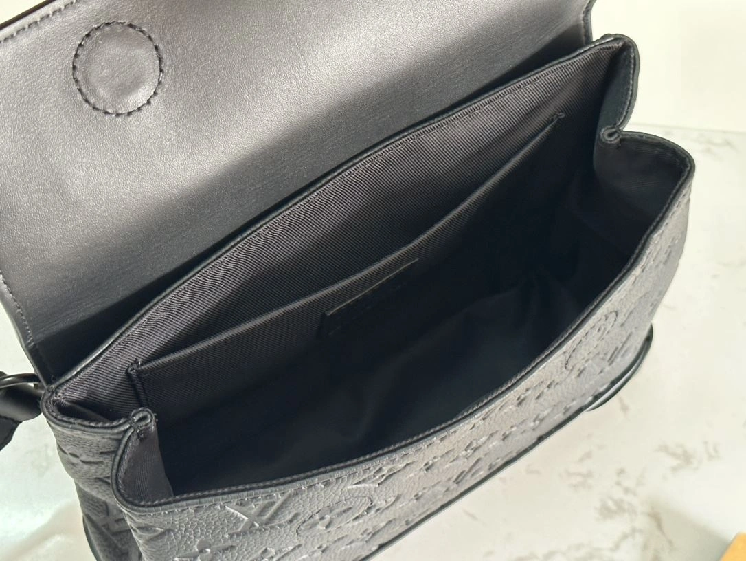Exact replica Mens Louis Vuitton Satchel Bags