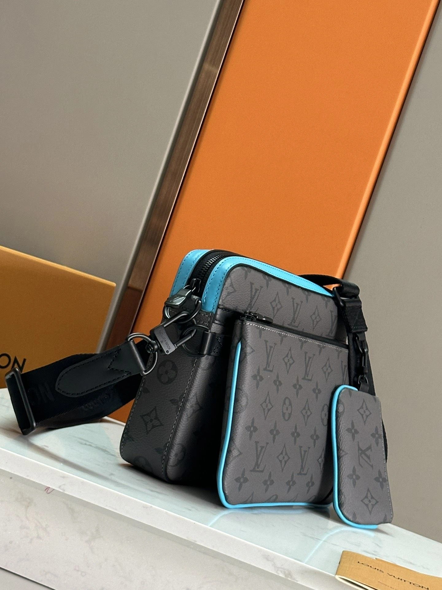 Value-priced Mens Louis Vuitton Satchel Bags