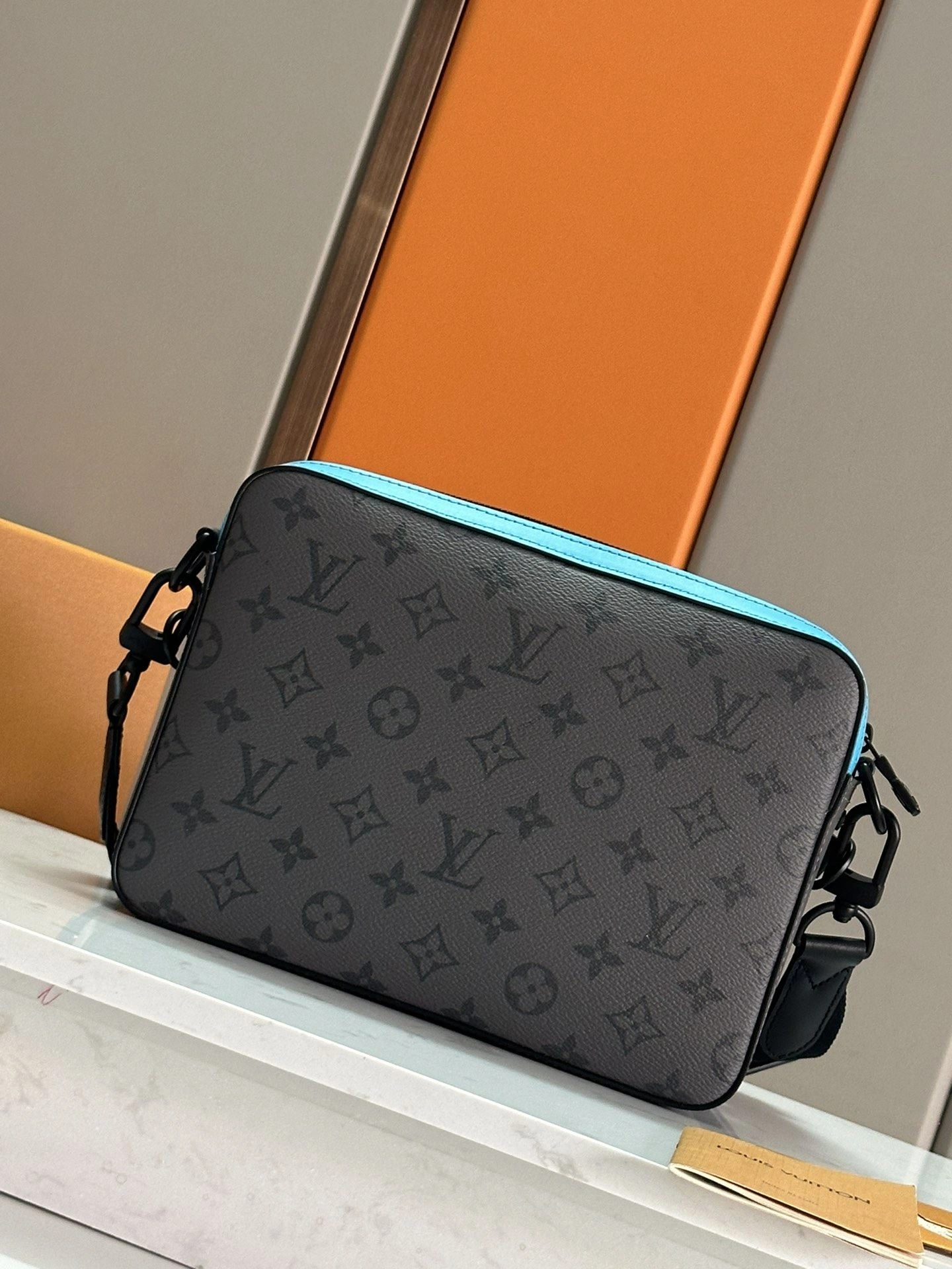 Value-priced Mens Louis Vuitton Satchel Bags