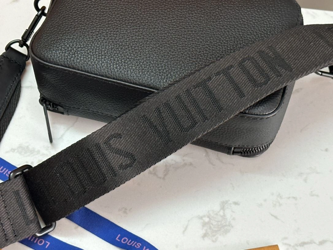 Economical Mens Louis Vuitton Satchel Bags