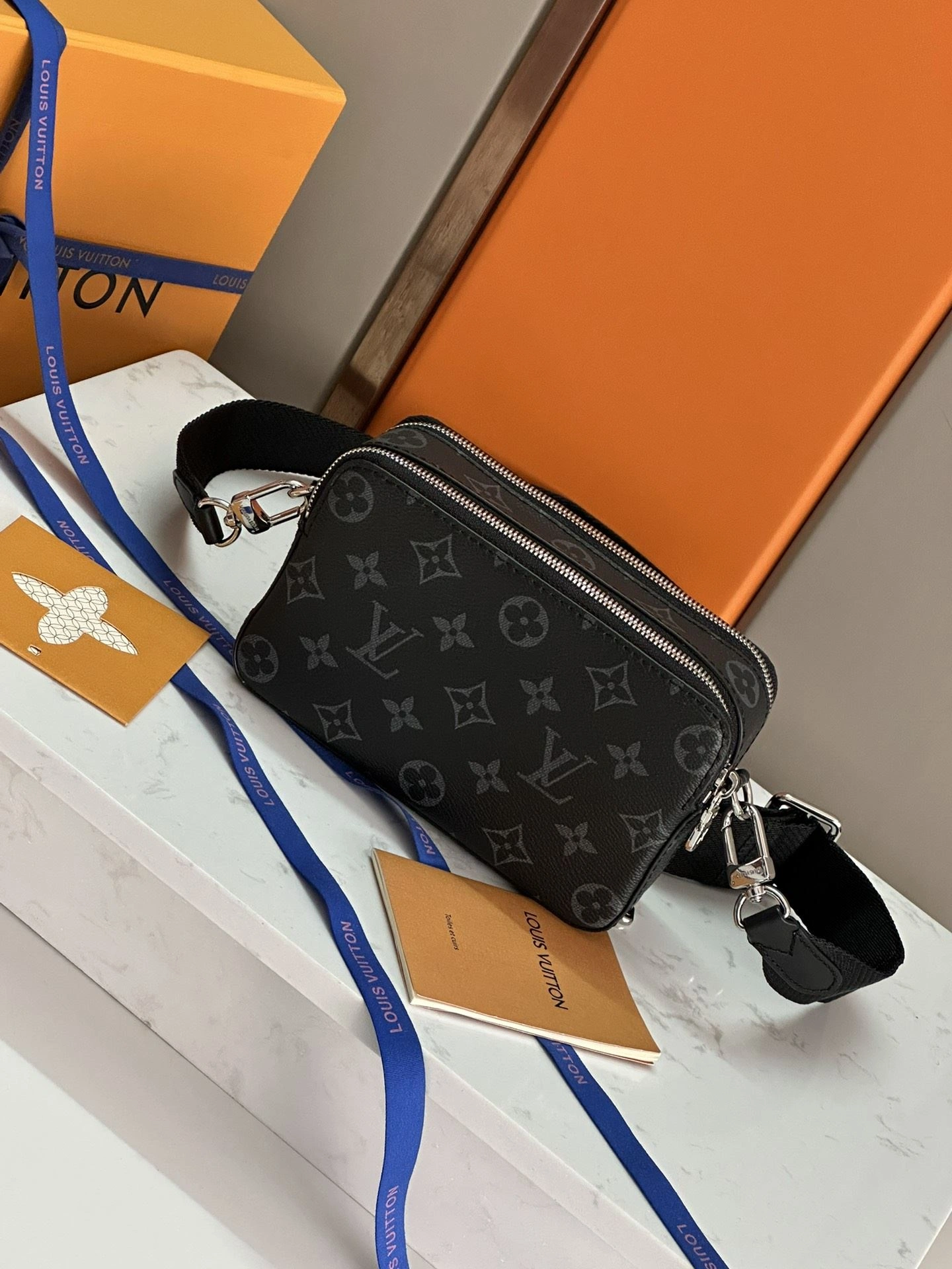Exact replica Mens Louis Vuitton Satchel Bags