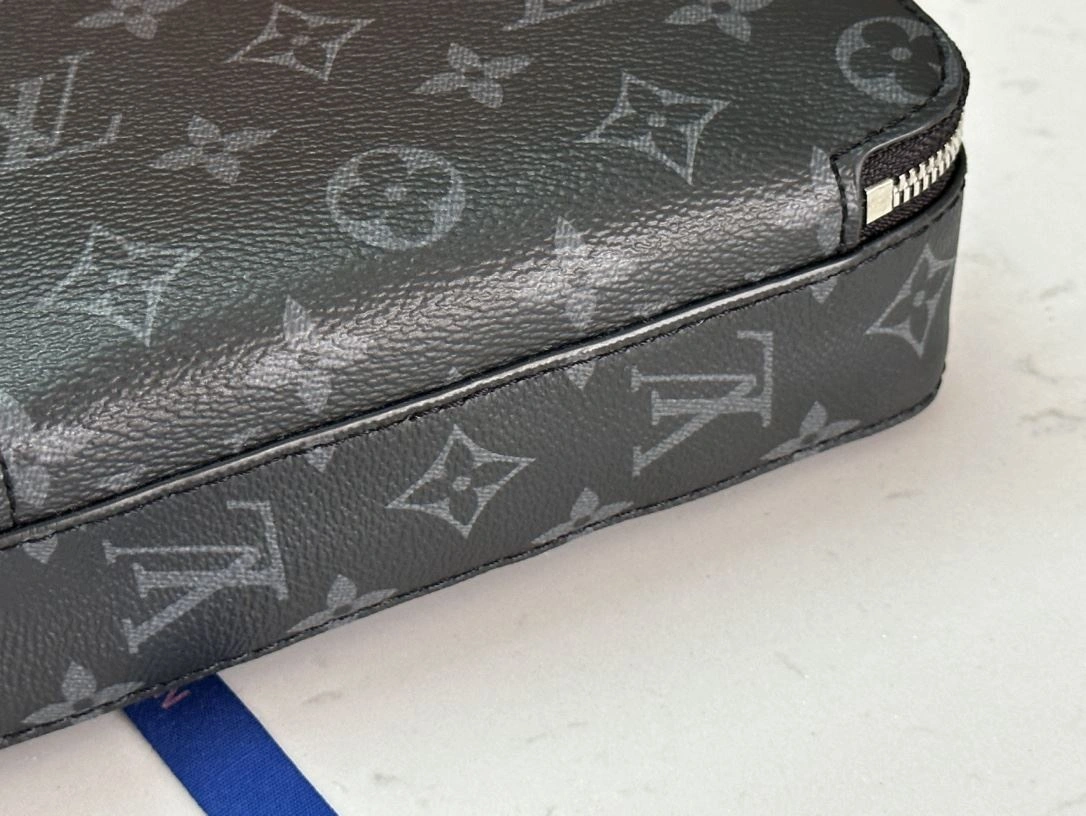 Exact replica Mens Louis Vuitton Satchel Bags