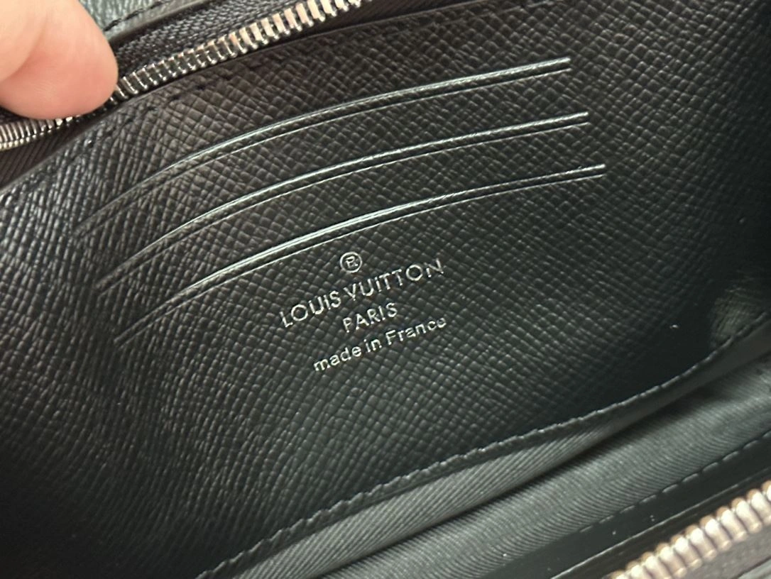 Exact replica Mens Louis Vuitton Satchel Bags