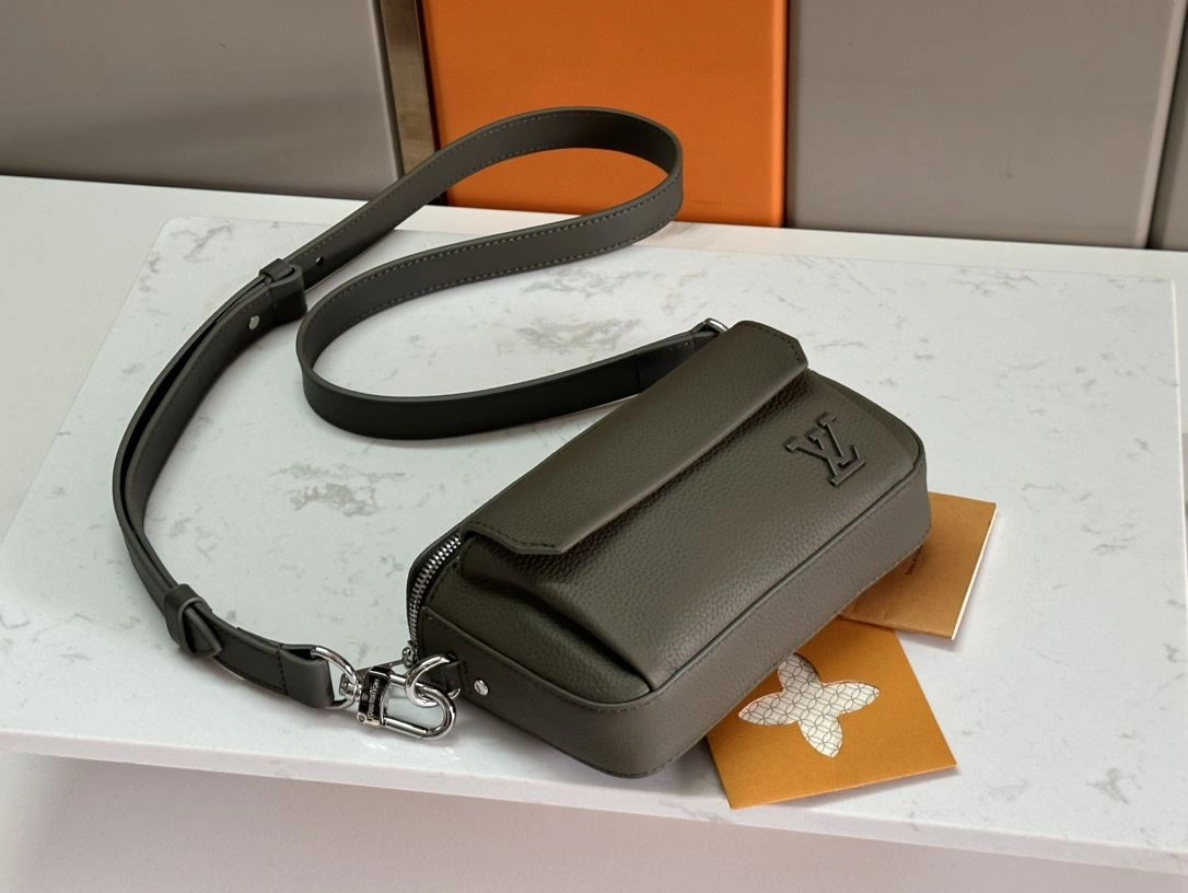 Low-cost Mens Louis Vuitton Satchel Bags