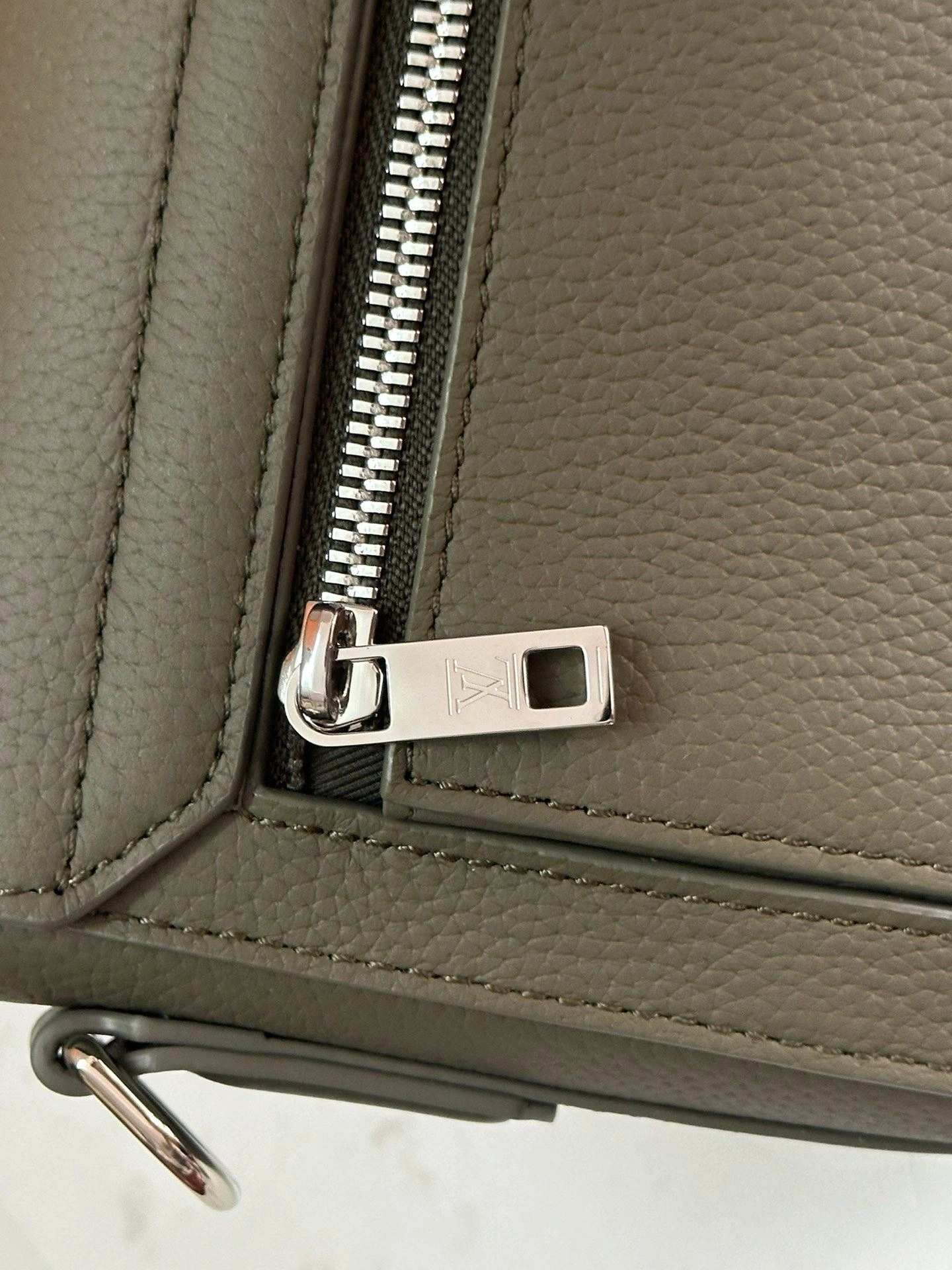 Low-cost Mens Louis Vuitton Satchel Bags