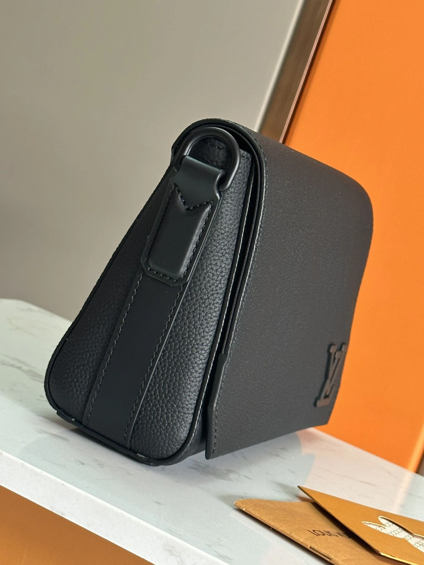 Inexpensive Mens Louis Vuitton Satchel Bags