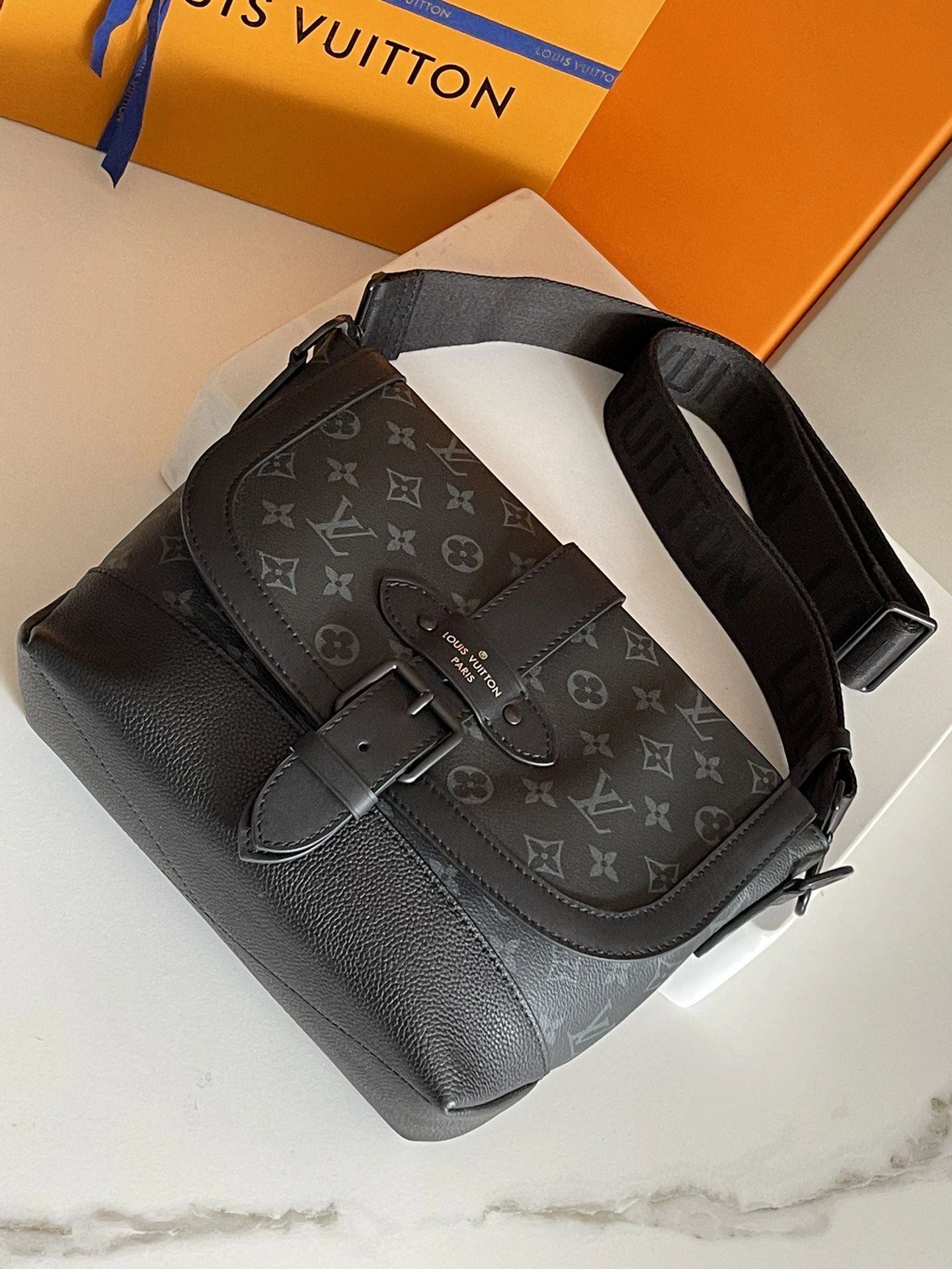Exact replica Mens Louis Vuitton Satchel Bags