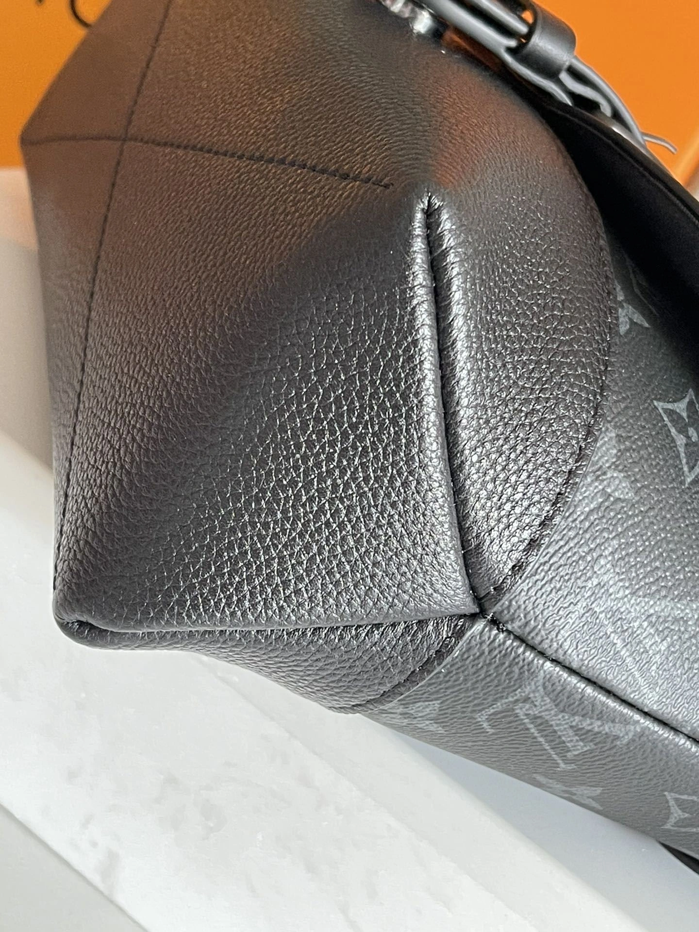 Exact replica Mens Louis Vuitton Satchel Bags