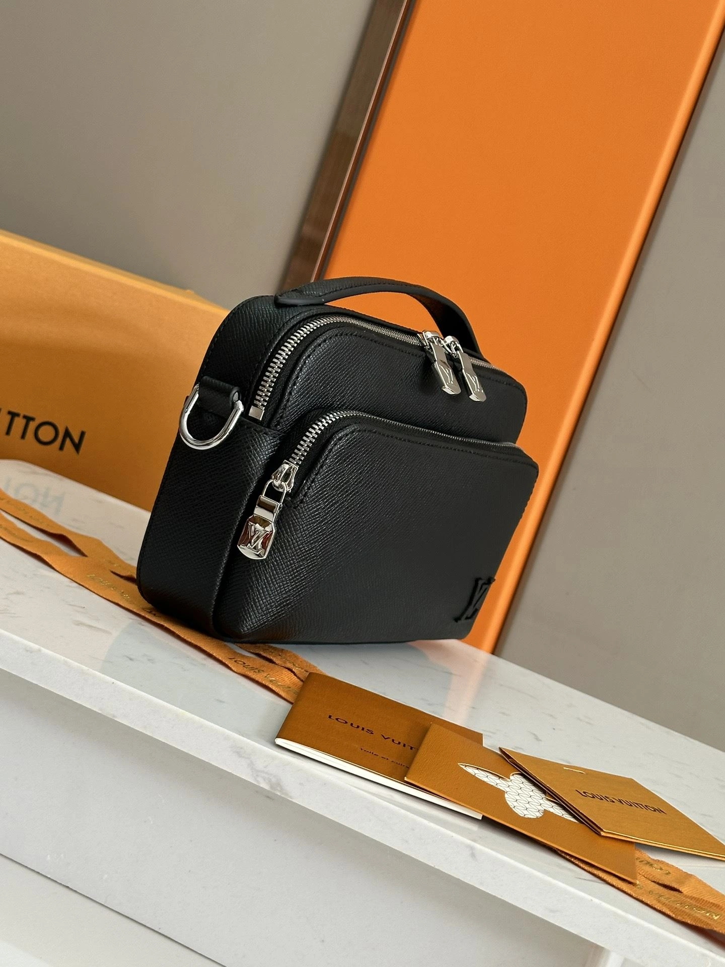 Precise copy Mens Louis Vuitton Satchel Bags