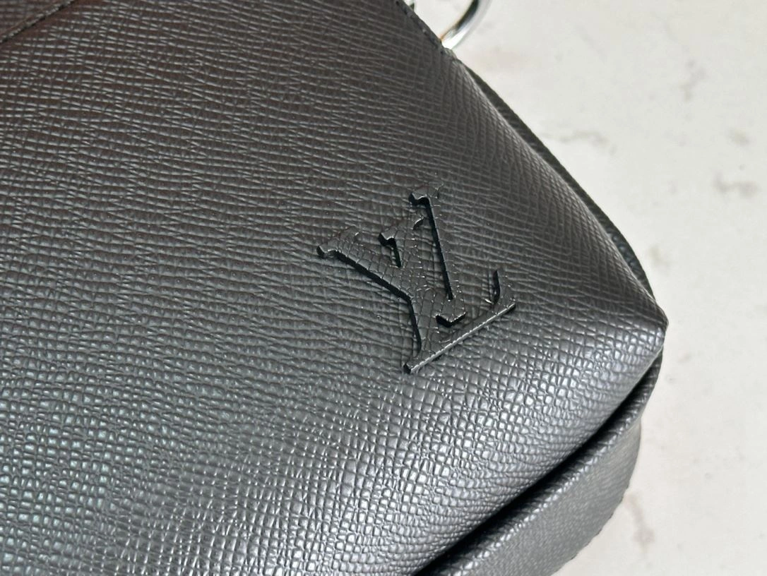 Precise copy Mens Louis Vuitton Satchel Bags