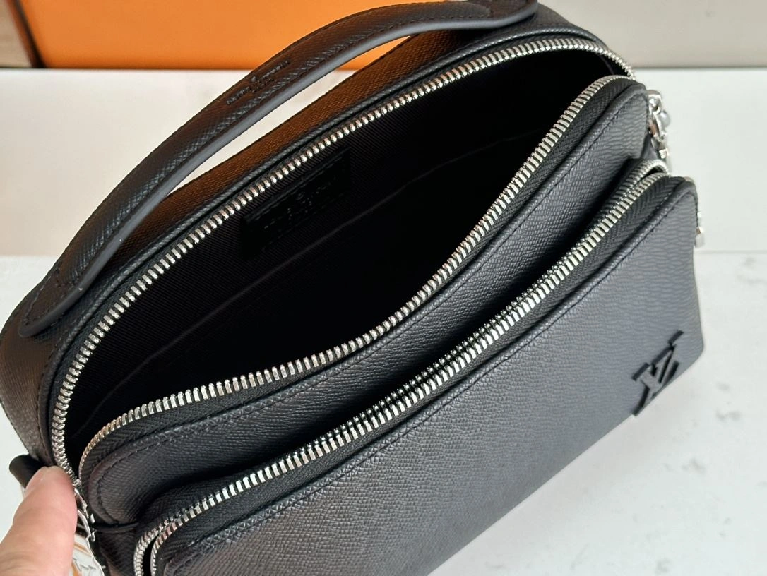 Precise copy Mens Louis Vuitton Satchel Bags