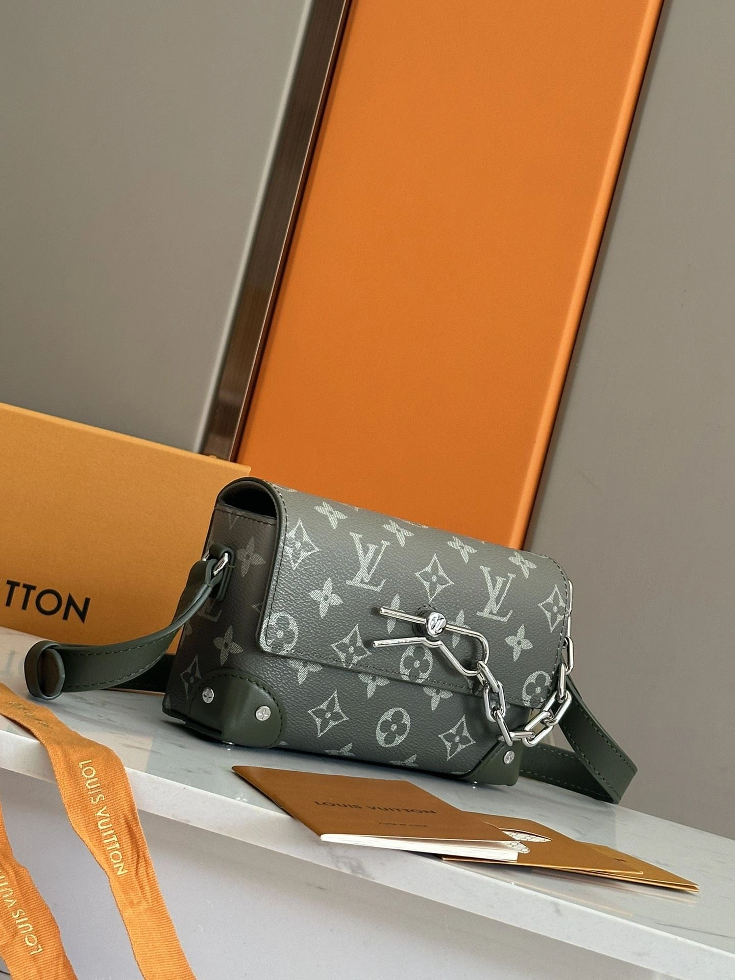 High accuracy Mens Louis Vuitton Satchel Bags