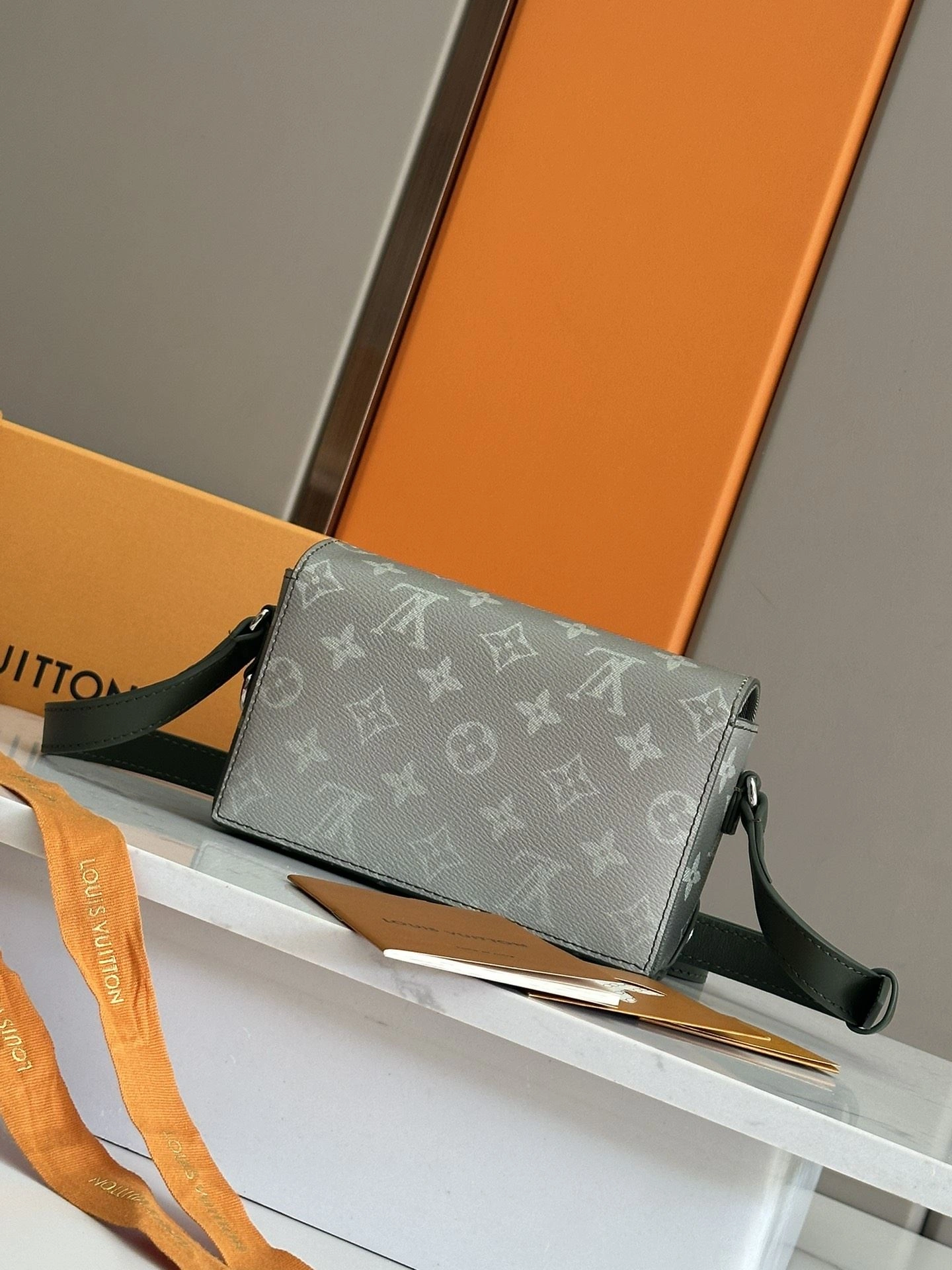 High accuracy Mens Louis Vuitton Satchel Bags