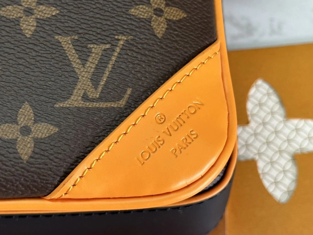 Mirror quality Mens Louis Vuitton Satchel Bags
