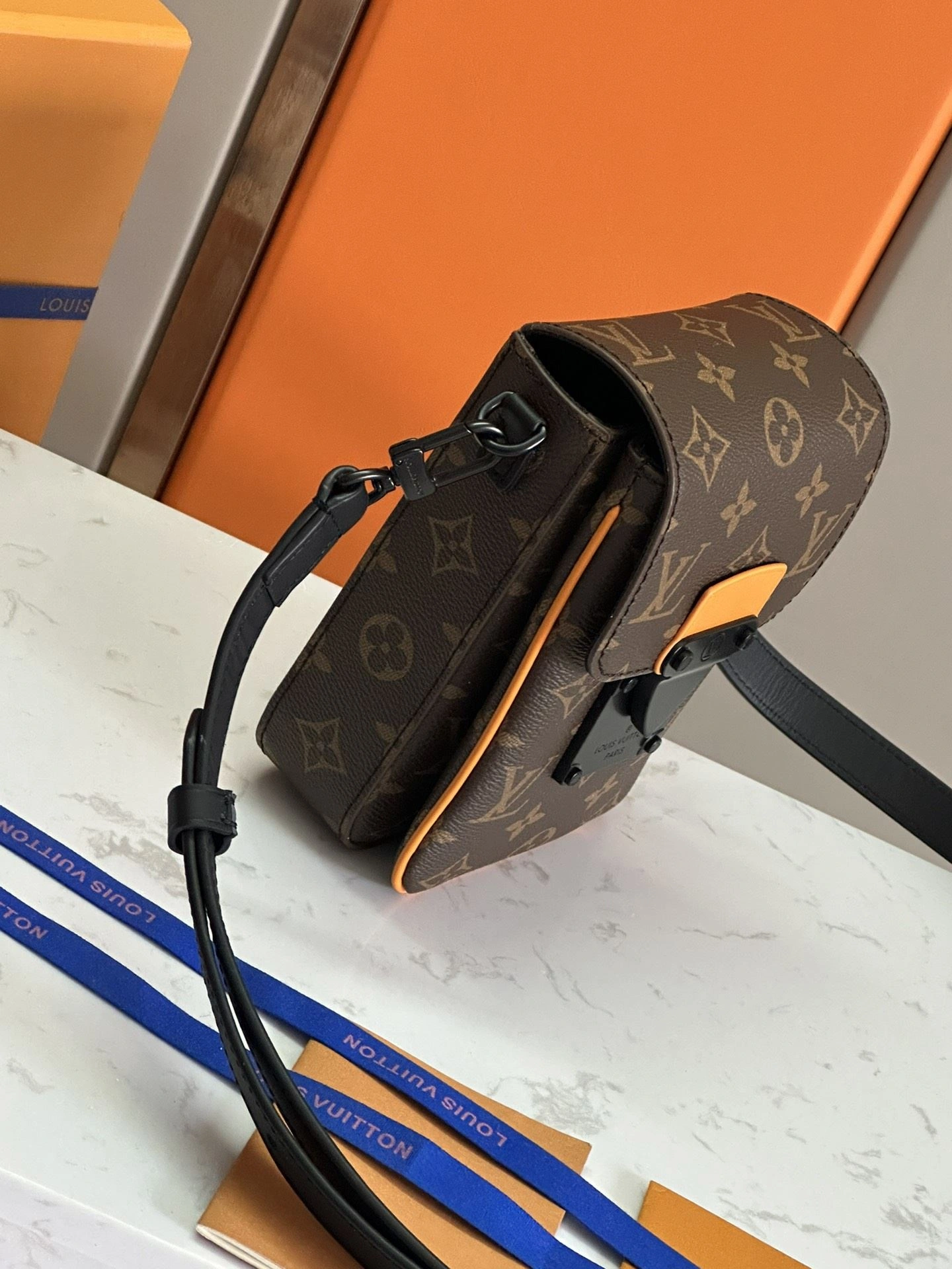 Perfect replica Mens Louis Vuitton Satchel Bags