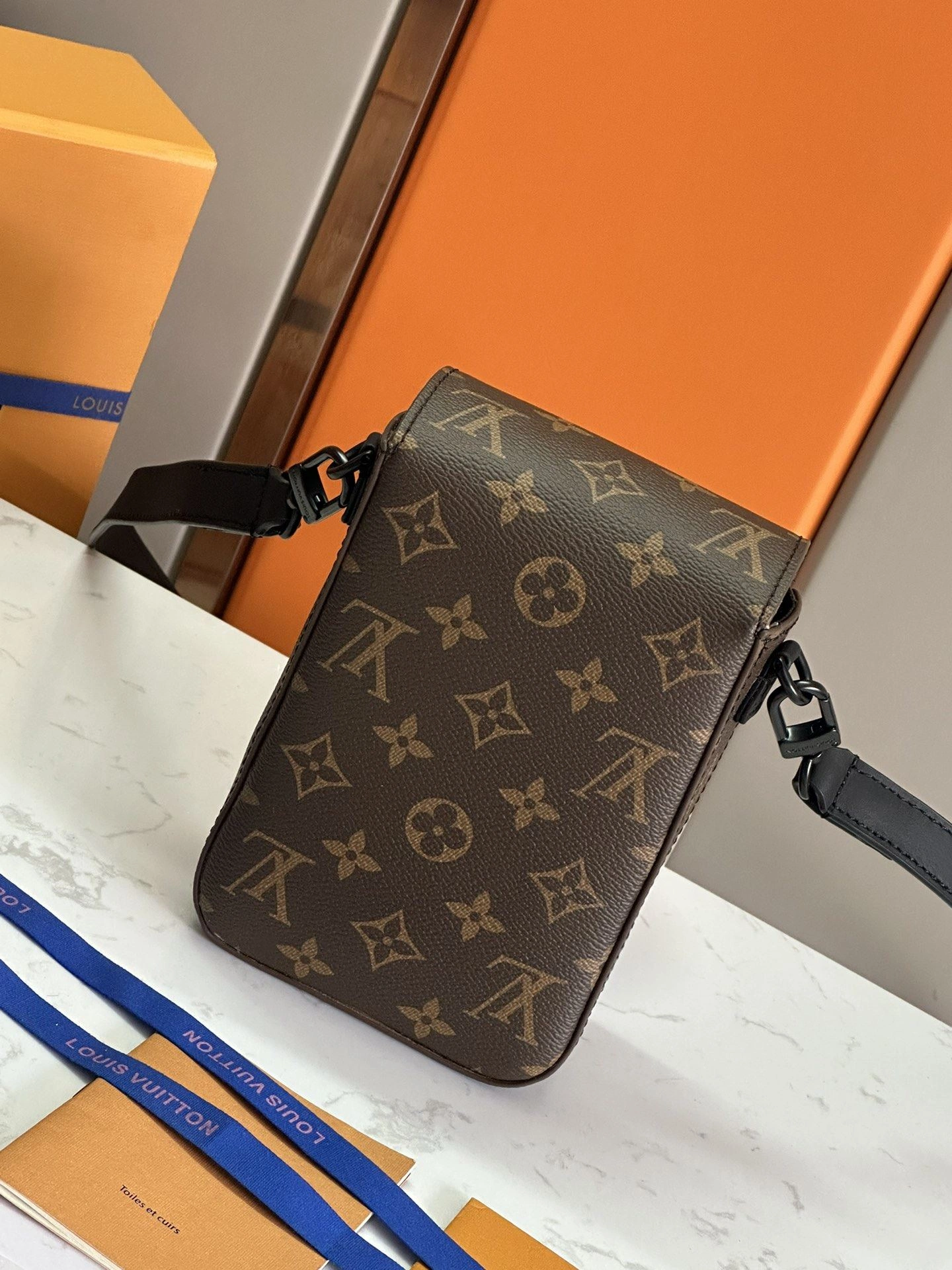 Perfect replica Mens Louis Vuitton Satchel Bags