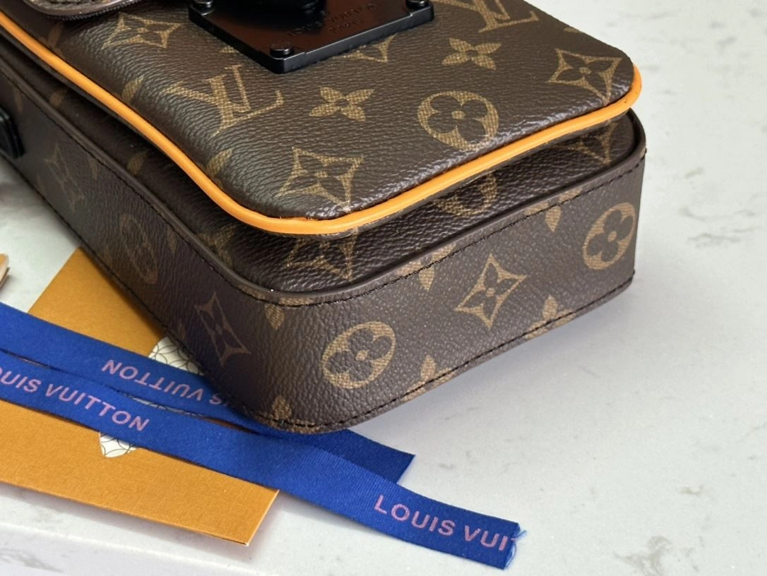 Perfect replica Mens Louis Vuitton Satchel Bags