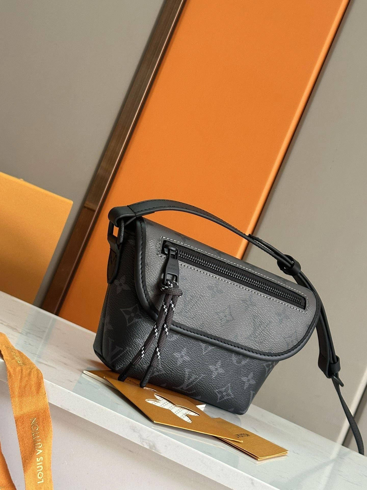 Exact replica Mens Louis Vuitton Satchel Bags