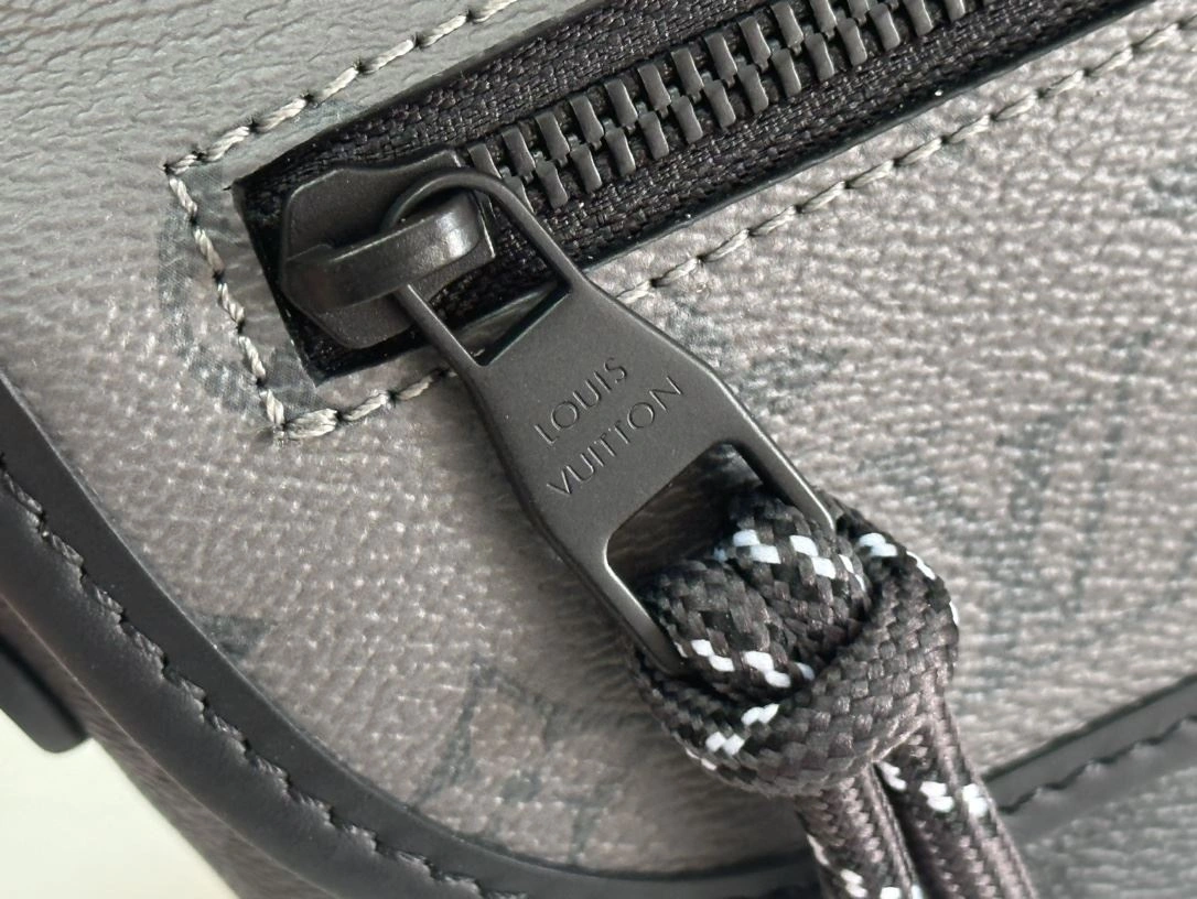 Exact replica Mens Louis Vuitton Satchel Bags