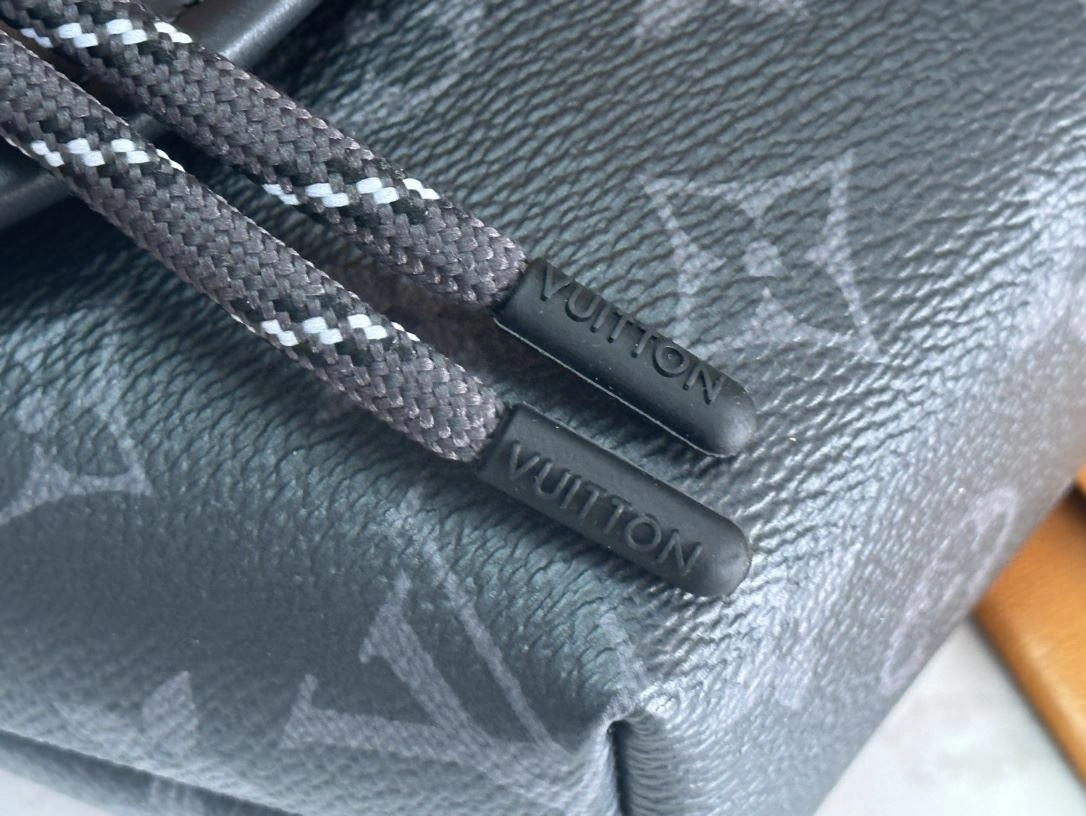 Exact replica Mens Louis Vuitton Satchel Bags