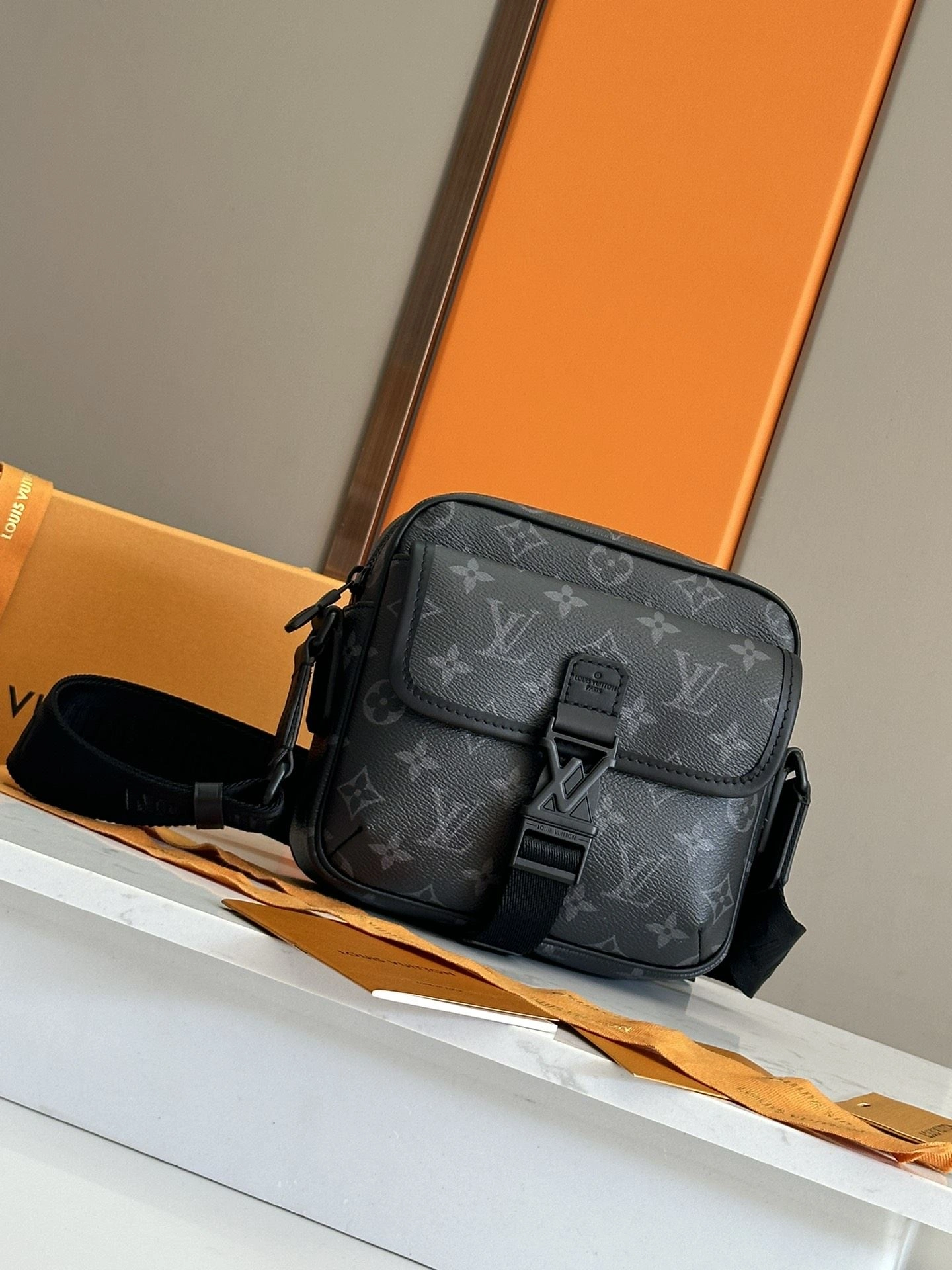 Mens Louis Vuitton Satchel Bags