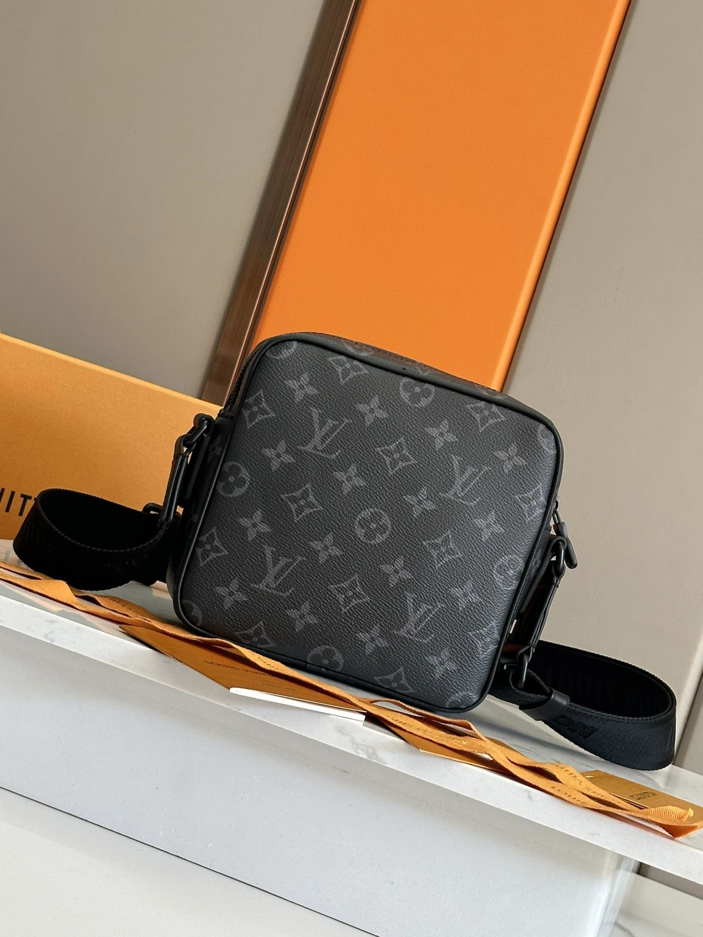 Perfect replica Mens Louis Vuitton Satchel Bags