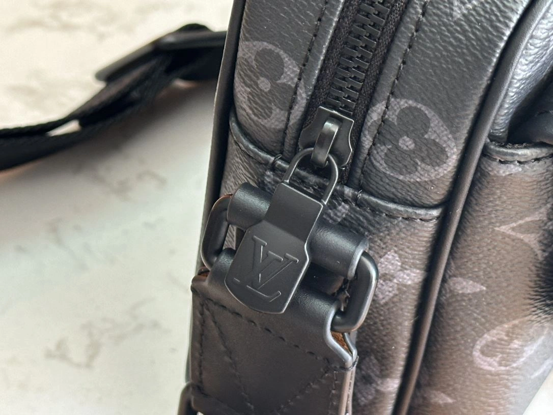Perfect replica Mens Louis Vuitton Satchel Bags