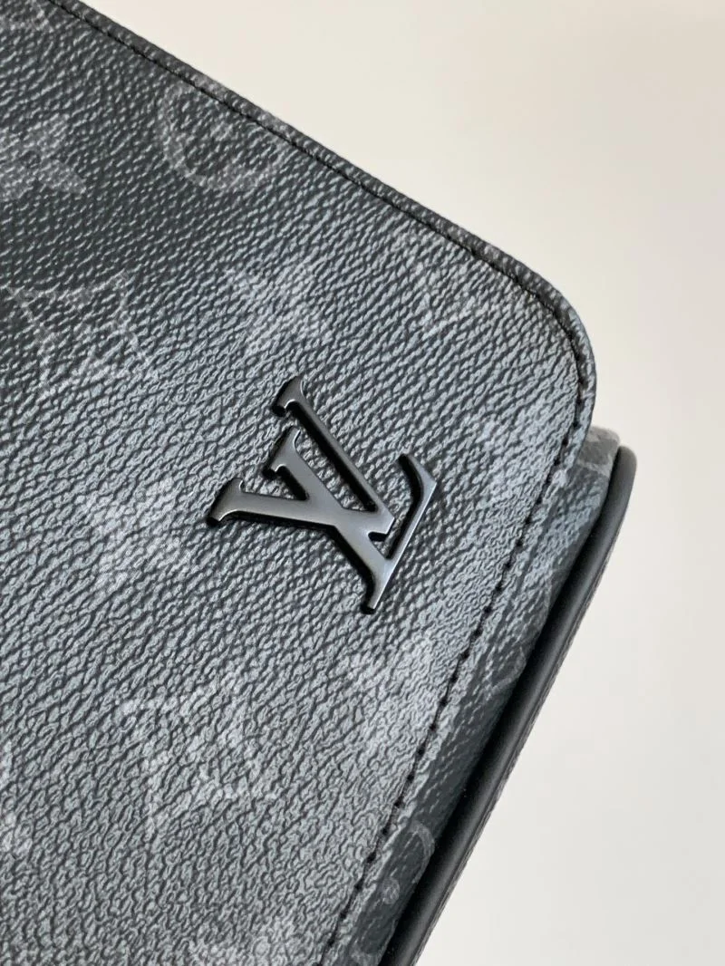 Precise copy Mens Louis Vuitton Satchel Bags