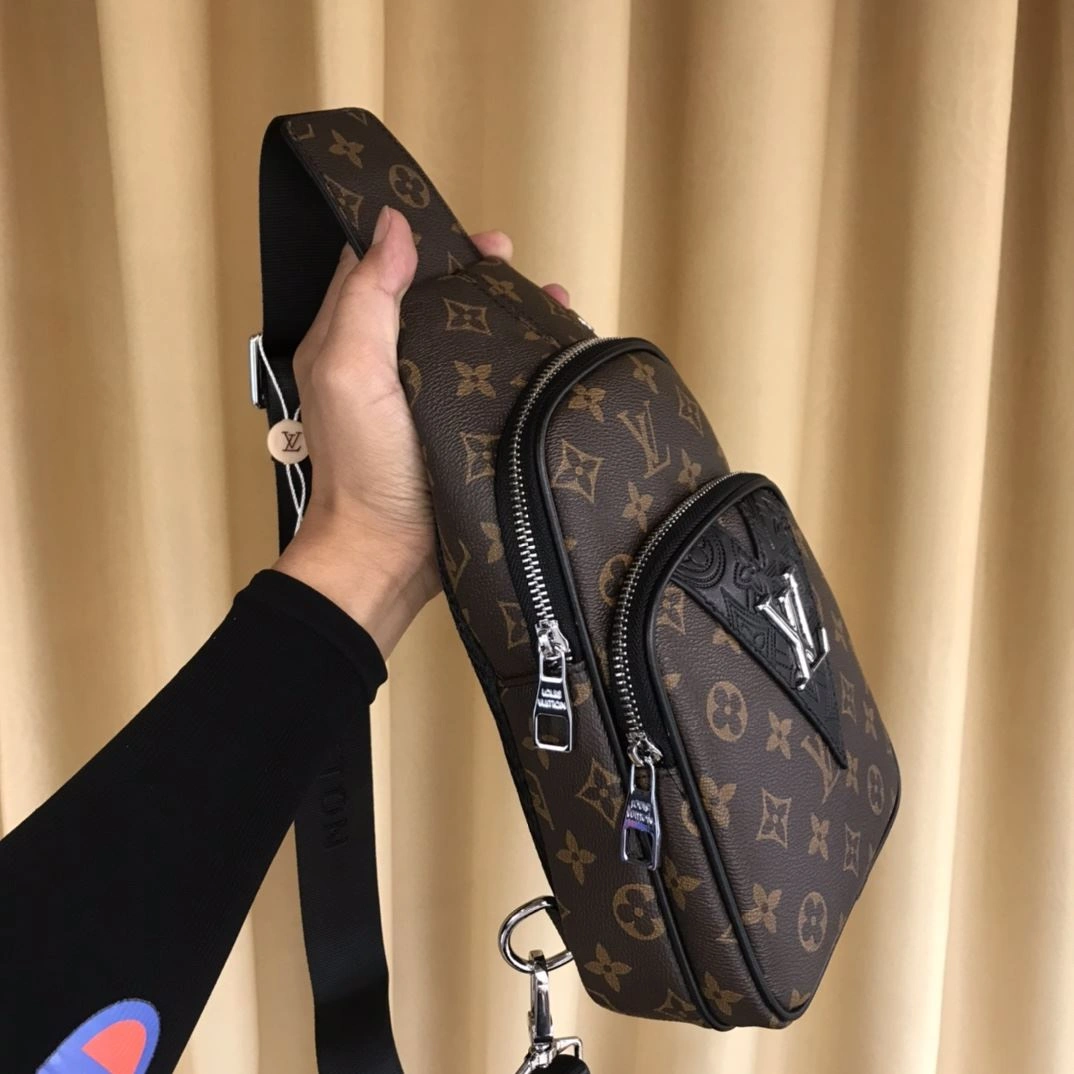 Top mirror Mens Louis Vuitton Waist Chest Packs