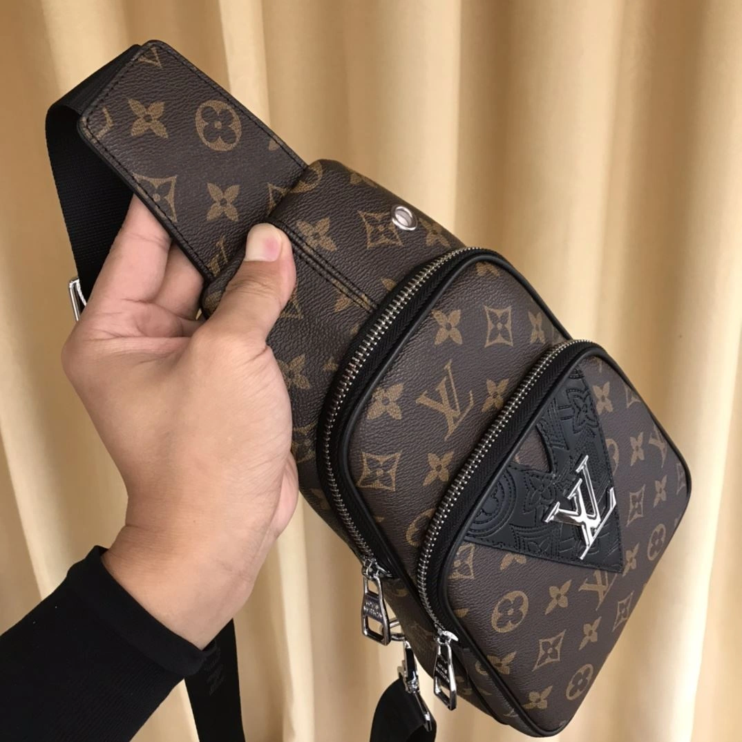 Top mirror Mens Louis Vuitton Waist Chest Packs