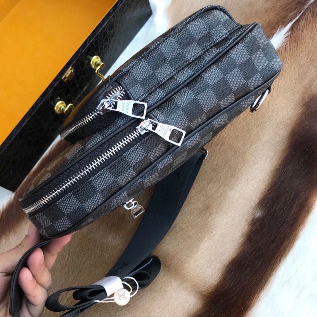 Low-cost Mens Louis Vuitton Waist Chest Packs