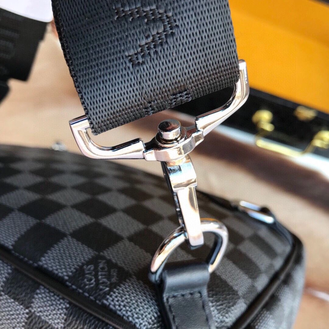 Low-cost Mens Louis Vuitton Waist Chest Packs