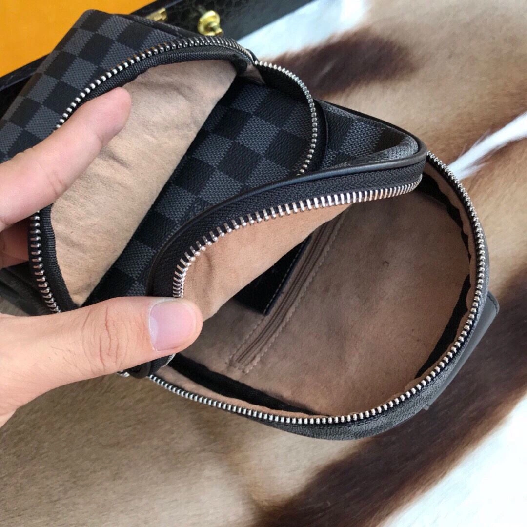 Low-cost Mens Louis Vuitton Waist Chest Packs