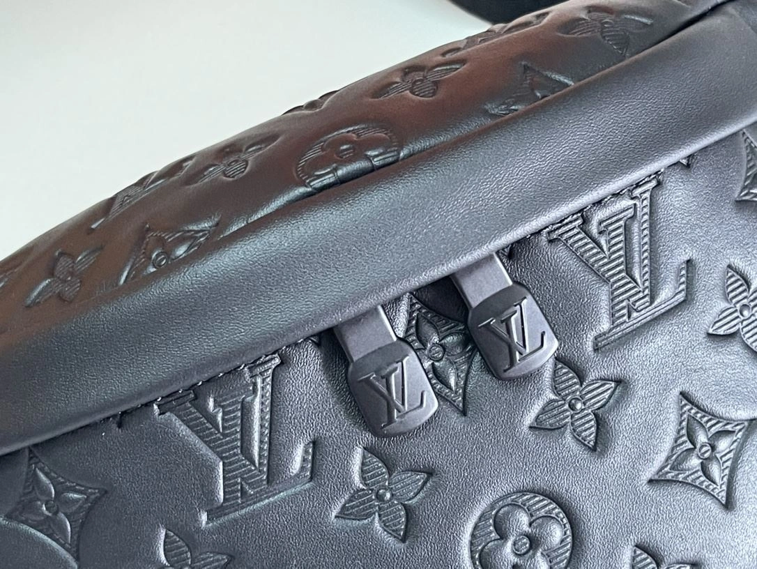 Top match Mens Louis Vuitton Waist Chest Packs