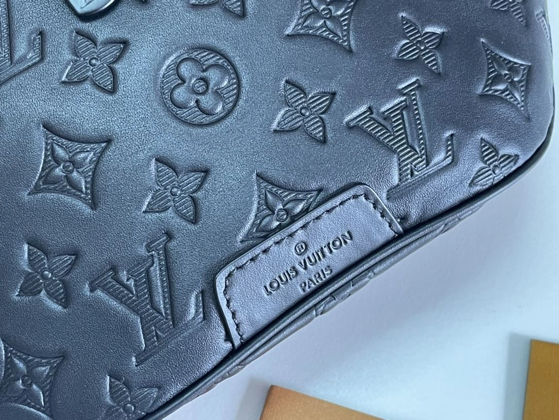 Top match Mens Louis Vuitton Waist Chest Packs