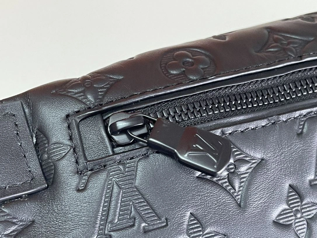 Top match Mens Louis Vuitton Waist Chest Packs