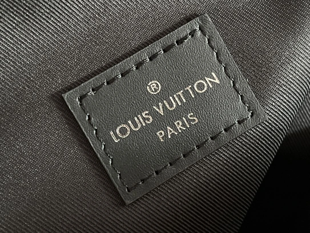 Mirror quality Mens Louis Vuitton Waist Chest Packs