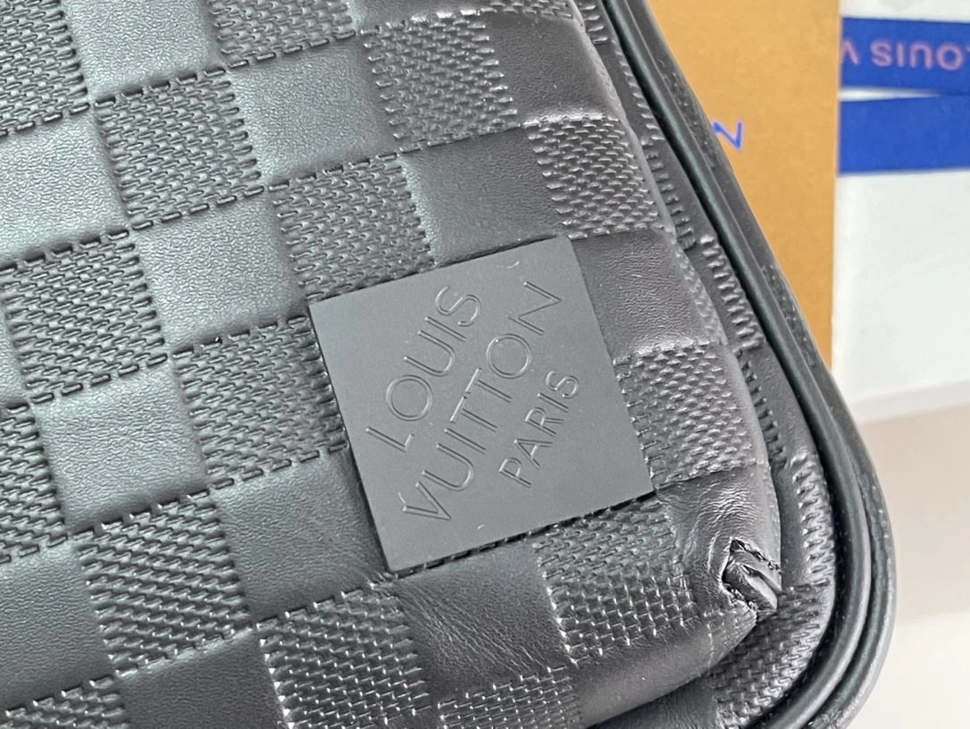 Top match Mens Louis Vuitton Waist Chest Packs