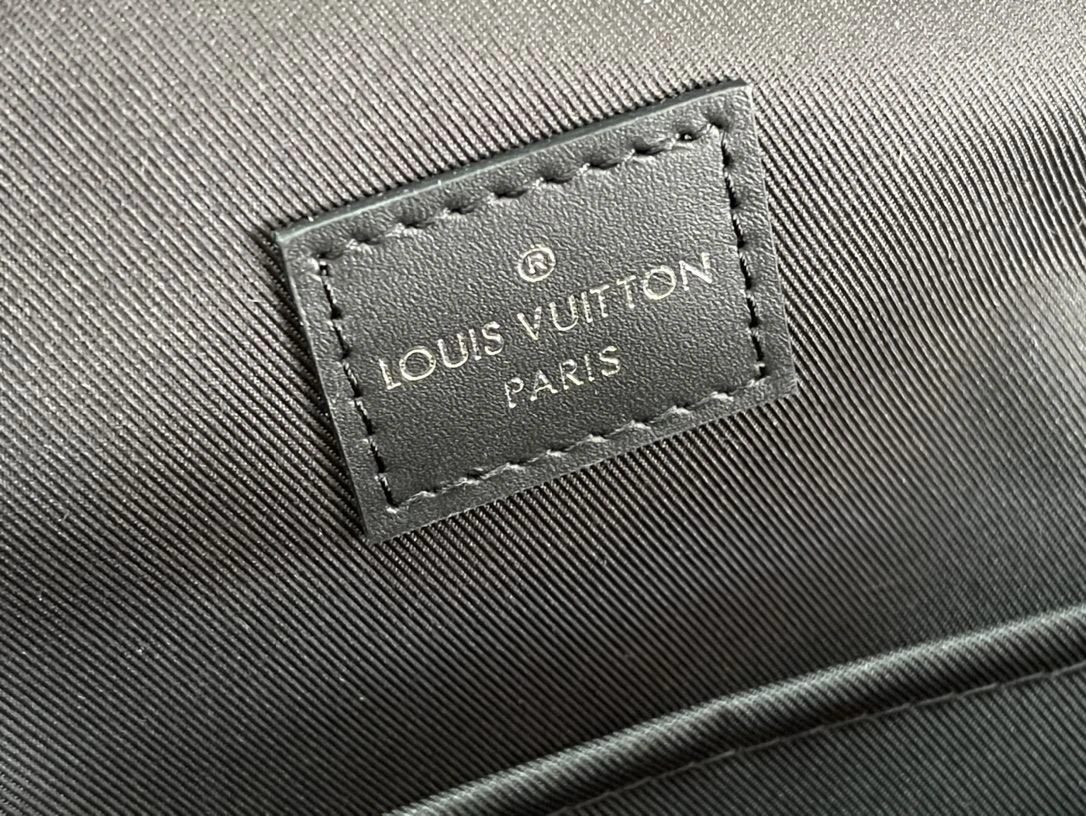 Top match Mens Louis Vuitton Waist Chest Packs