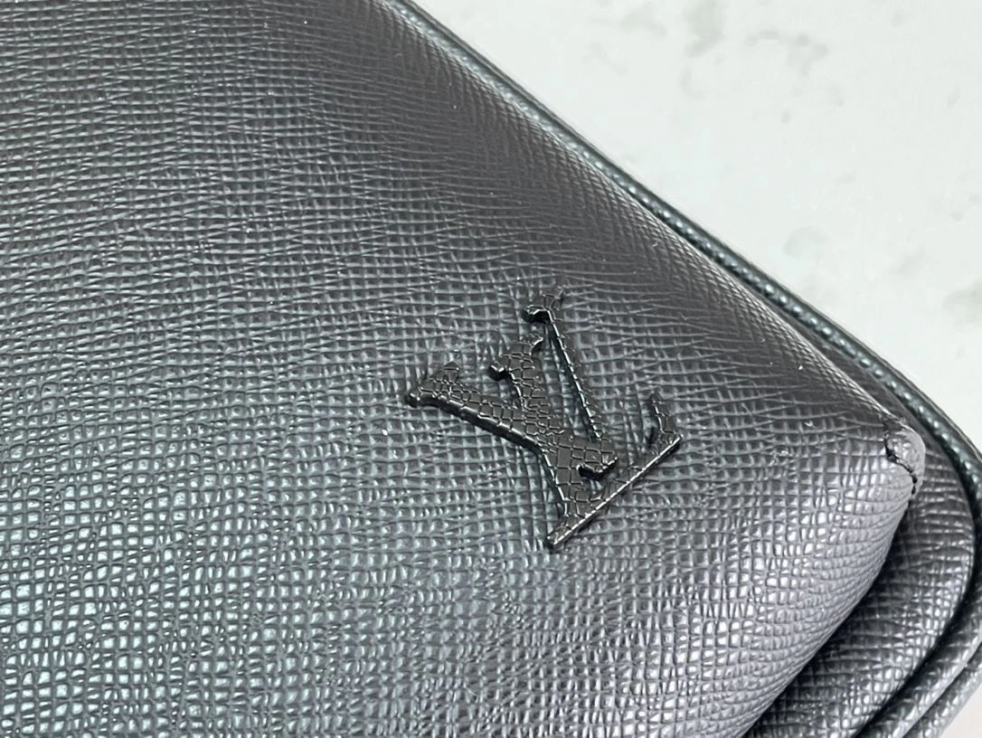 High accuracy Mens Louis Vuitton Waist Chest Packs