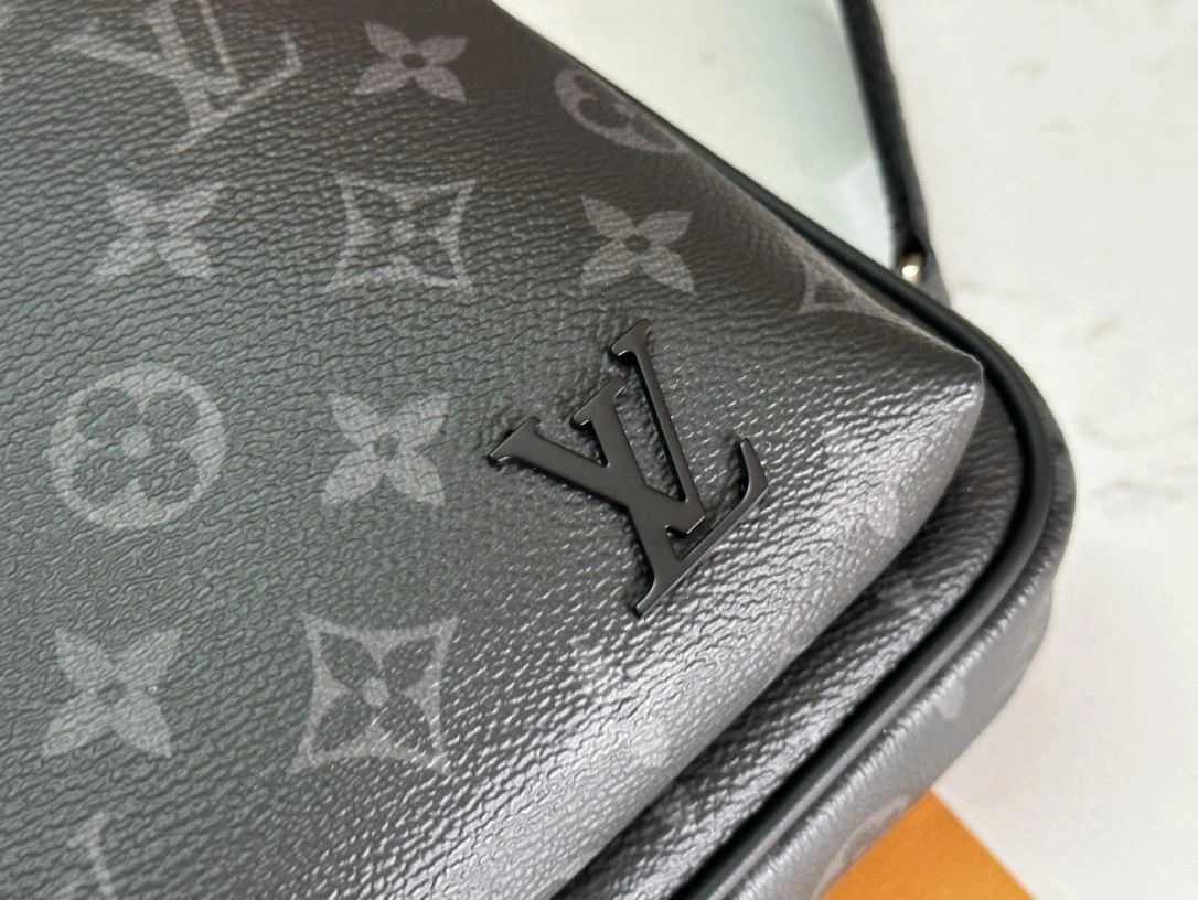 Cut-rate Mens Louis Vuitton Waist Chest Packs