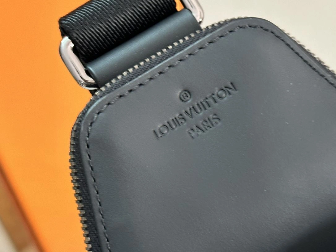 Cut-rate Mens Louis Vuitton Waist Chest Packs