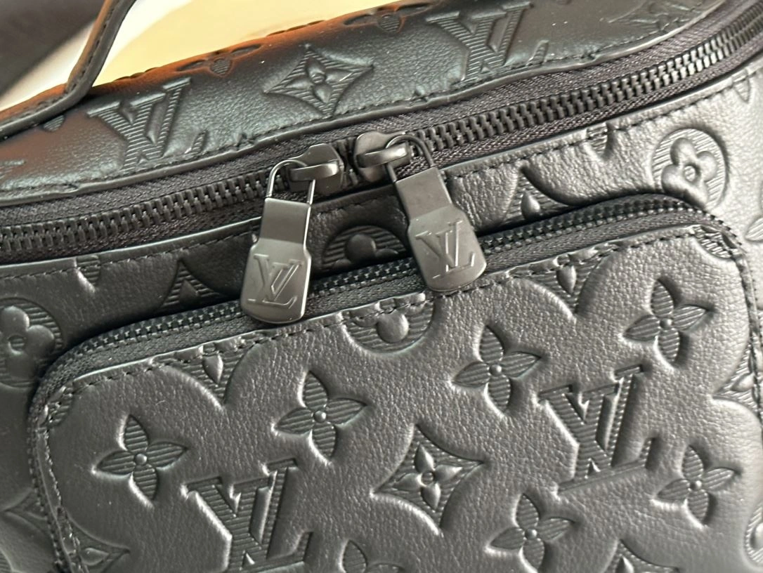 1:1 copy Mens Louis Vuitton Waist Chest Packs