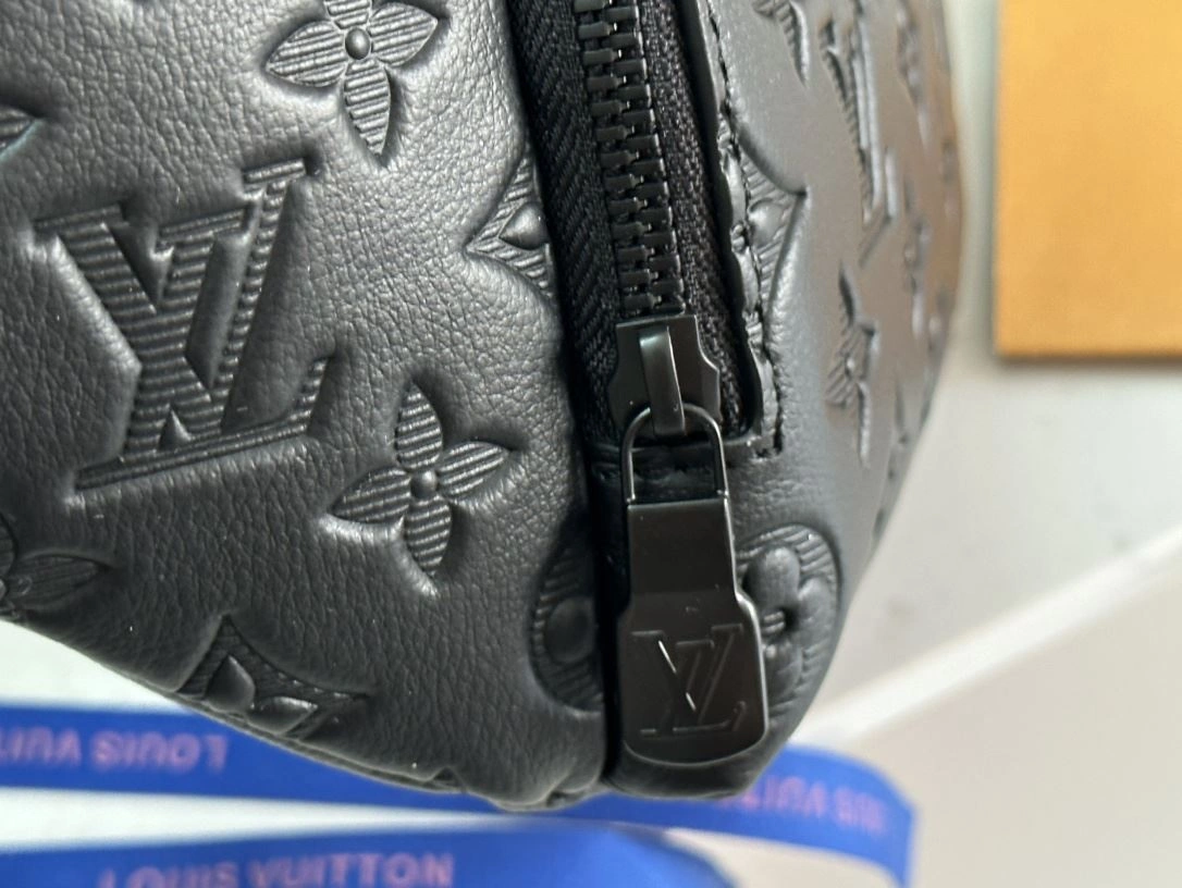1:1 copy Mens Louis Vuitton Waist Chest Packs