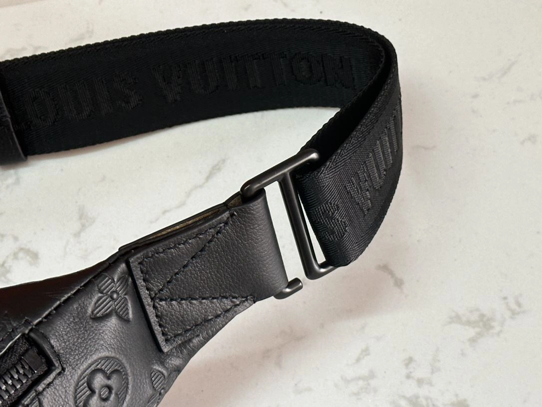 1:1 copy Mens Louis Vuitton Waist Chest Packs