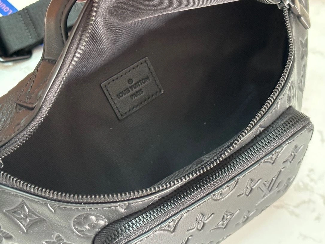 1:1 copy Mens Louis Vuitton Waist Chest Packs
