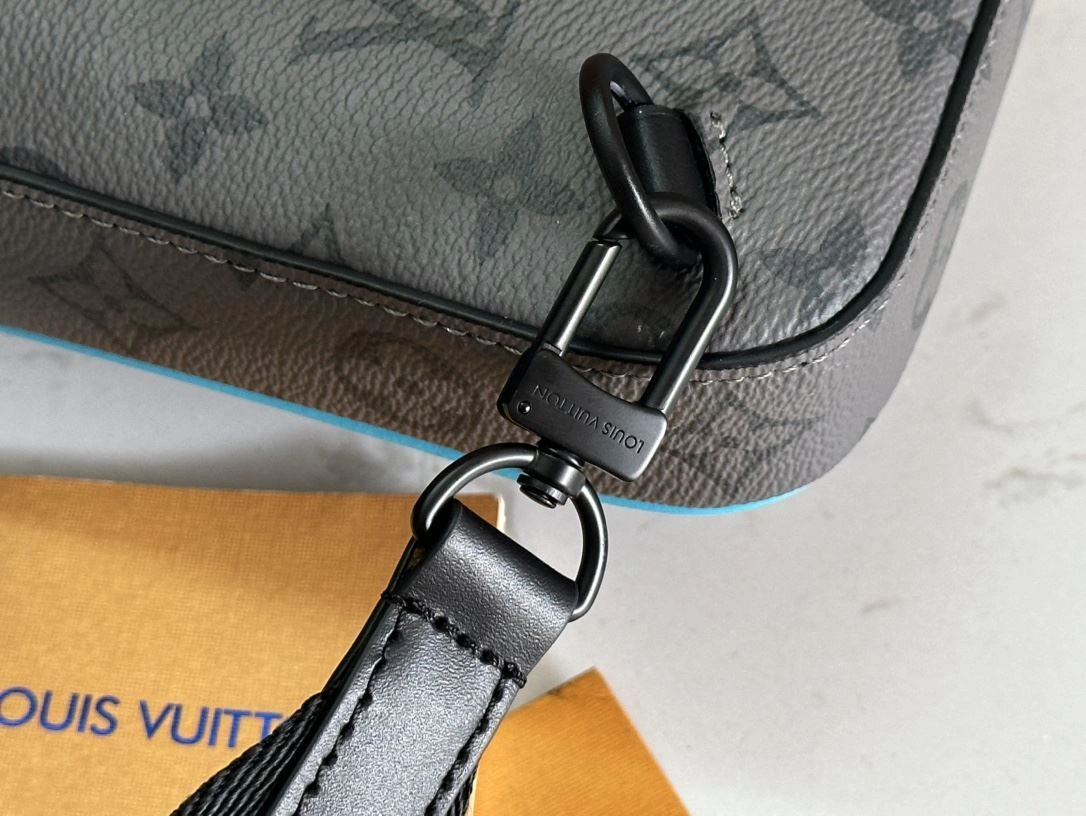 Bargain Mens Louis Vuitton Waist Chest Packs