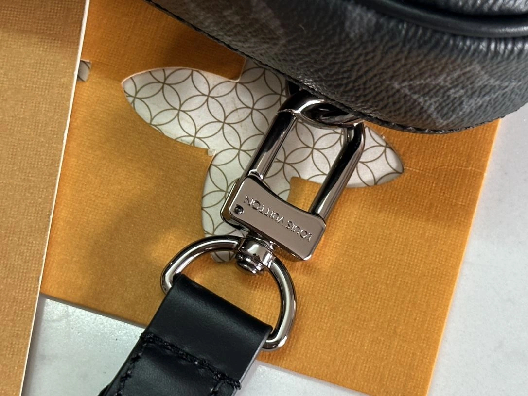 Bargain Mens Louis Vuitton Waist Chest Packs