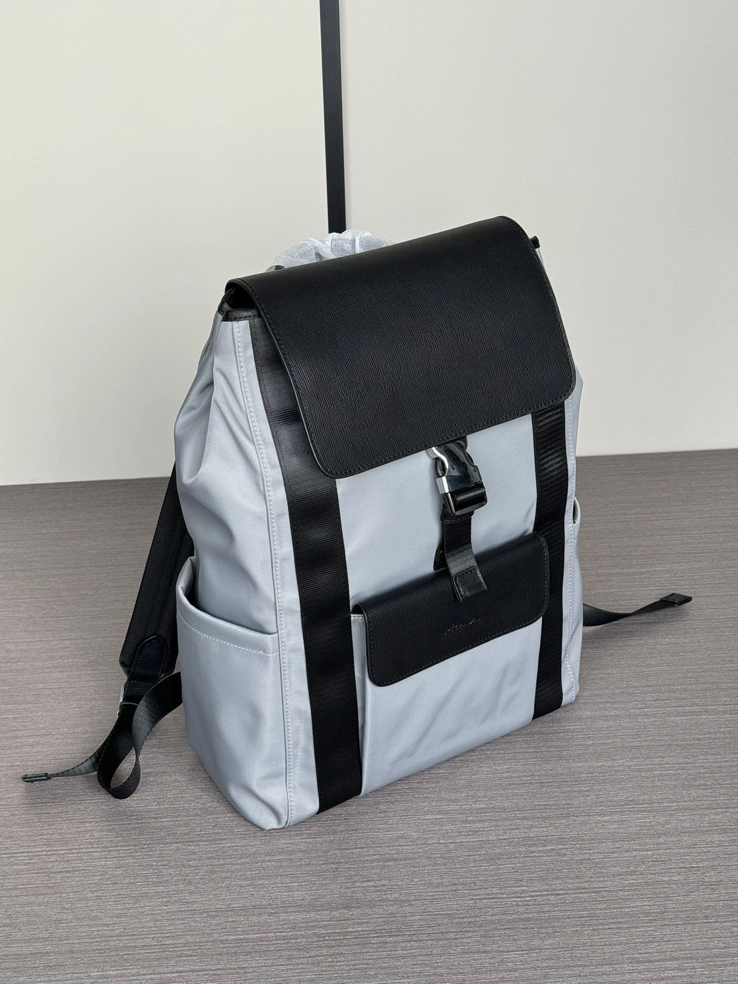 Accurate model Mens Prada Backpacks